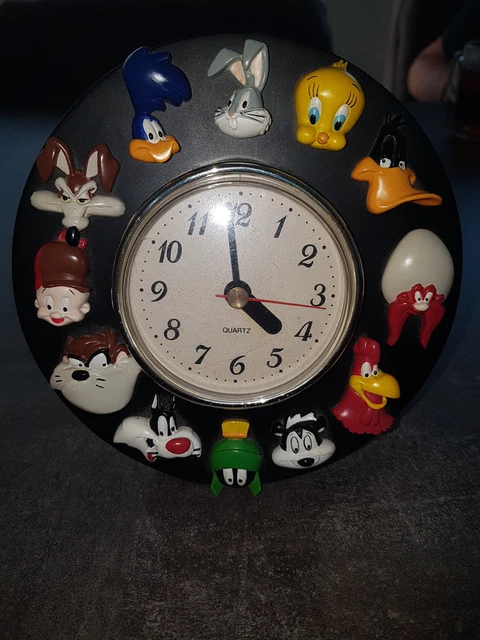 EXTREMELY RARE! LOONEY Tunes Wile E Coyote Road Runner Figurine Clock ...