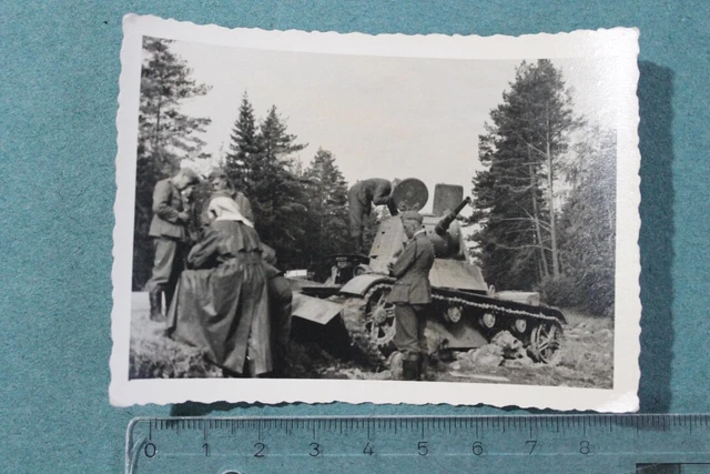 FOTO PHOTO 47008 Wehrmacht Panzer tank Soldaten Mantel inspizieren Turm ...