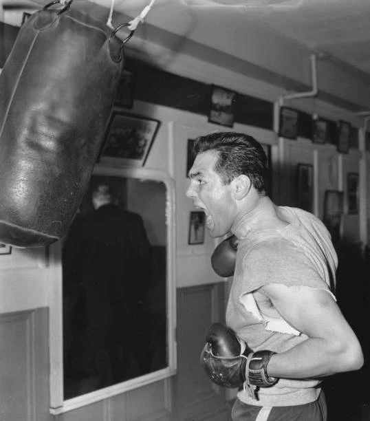 BOXER WILLIE GREENE training punch-bag fight against middleweight ch ...