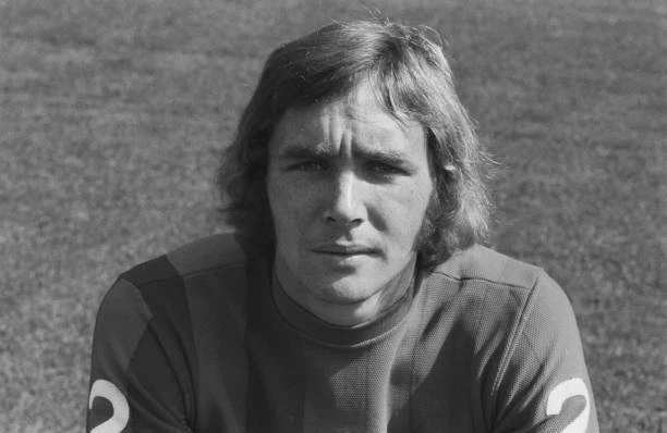 BILL ROFFEY OF Crystal Palace FC at 1973-74 football season OLD PHOTO ...