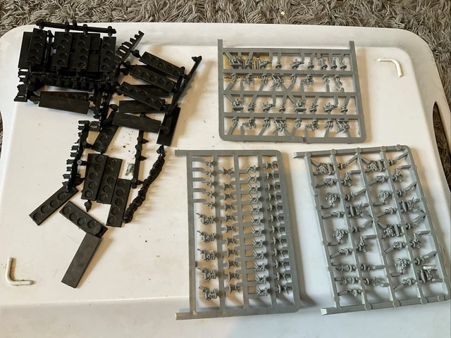 WARHAMMER EPIC 40K Imperial Guard Infantry On Sprue Plus Command Squad ...