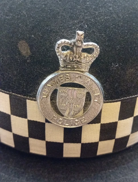 OBSOLETE FEMALE OFFICERS Police Cap & Badge Thames Valley Police Size ...