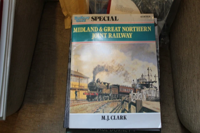 MIDLAND AND GREAT Northern Joint Railway by Michael Clark (Paperback ...