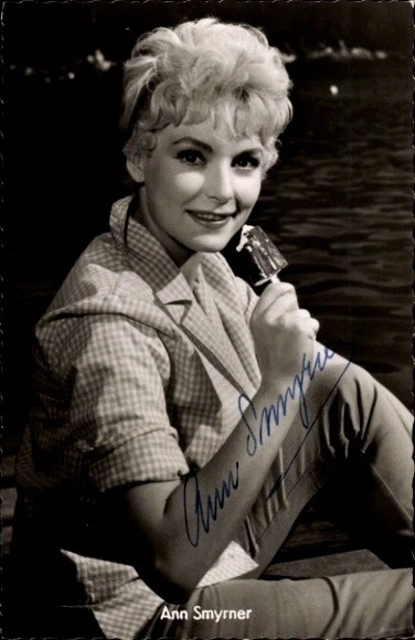 AK SCHAUSPIELERIN ANN Smyrner, Portrait, Speiseeis, Autogramm ...