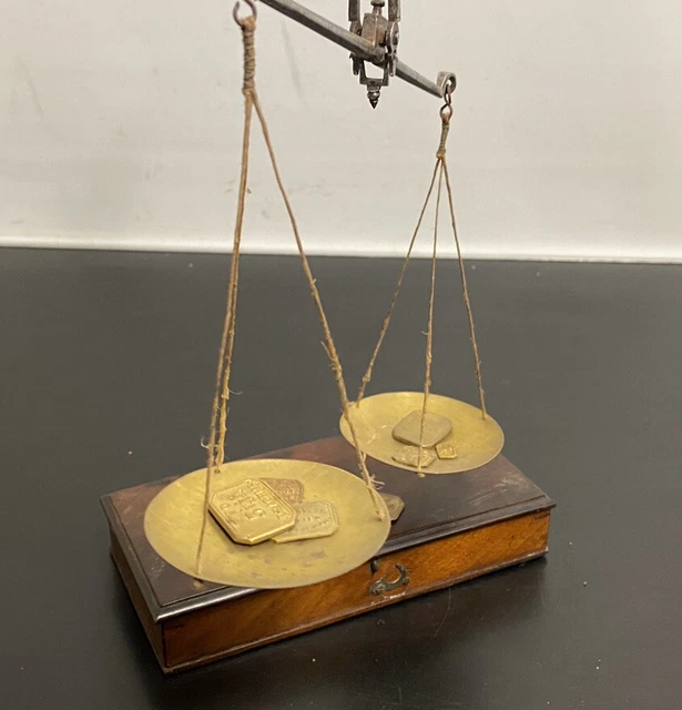 ANTIQUE AVERY APOTHECARY or Coin Balance Scales with Drachm Weights ...