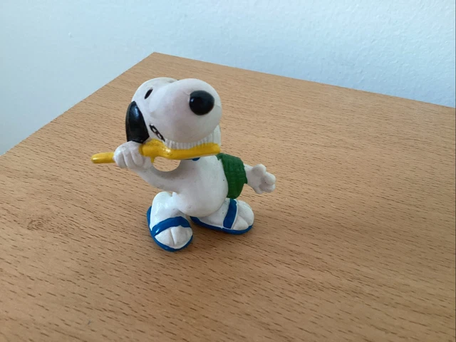 VINTAGE SNOOPY BRUSHING His Teeth PVC United Features Hong Kong From ...
