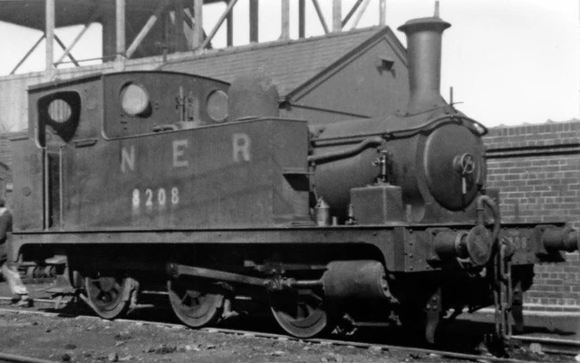PHOTO LNER Ex-Great Central J63 0-6-0 No 8208 Dock Tank At Immingham ...