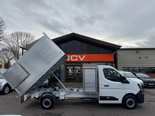 2026 RENAULT MASTER 2.0 dCi LL35 Advance TIPPER LWB TOOL ARBORIST TREE ...