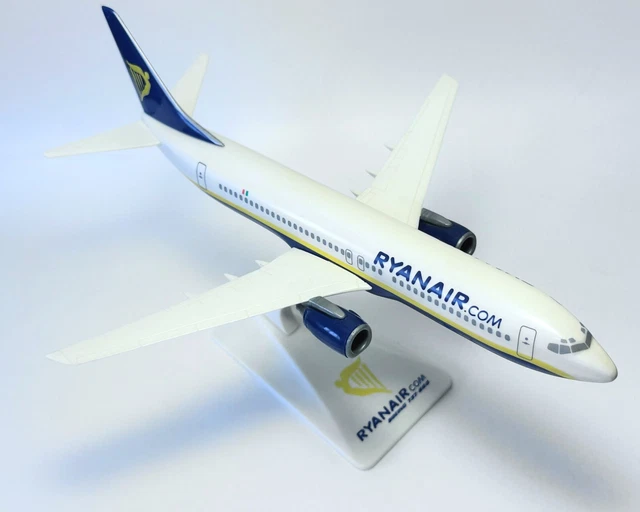 BOEING 737-800 EARLY Ryanair Livery Collectors Model Scale 1:200 Glued ...
