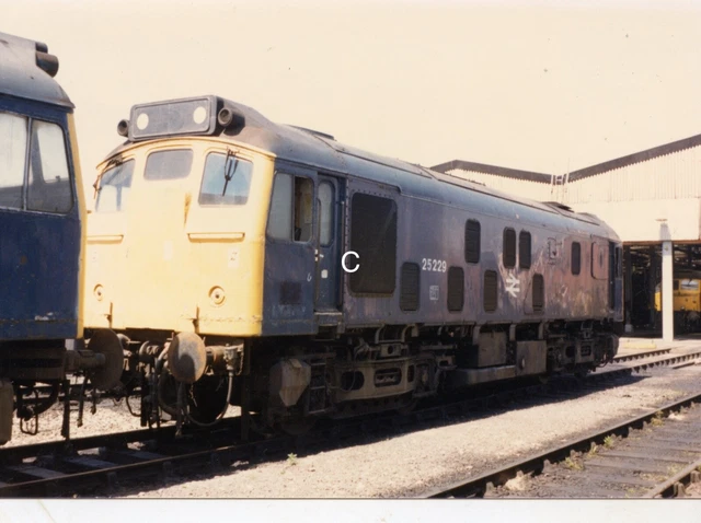BRITISH RAILWAY B.R Photograph - Class 25 25229 At Crewe 01/06/1985 £3. ...