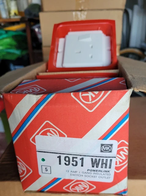 MK ELECTRIC POWERLINK PVC Busbar Trunking Switched Socket 1951 WHI (Box ...