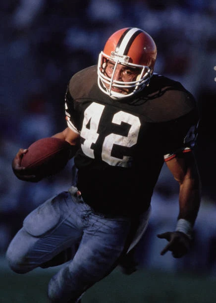 TIM MANOA RUNNING Back Cleveland Browns in motion carrying the foo- Old ...