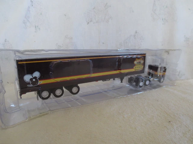 DCP 1/64 TIM Hortons White-Freightliner Tractor Trailer Semi Employee ...