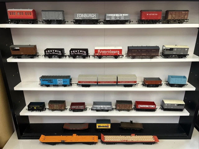 MODEL RAILWAYS, RAKE Of 28 Various Wagons, 00 Gauge, Unboxed £10.00 ...