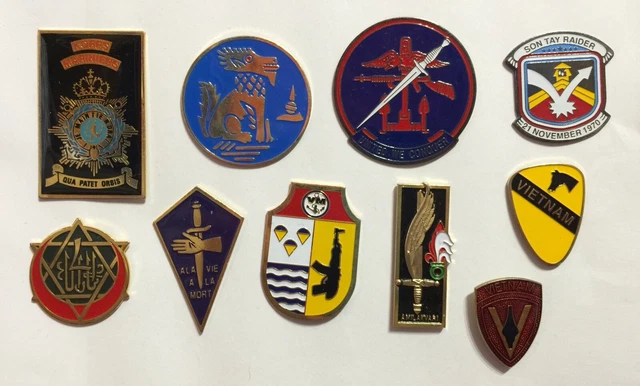 10 PIN'S PIN Insigne Embleme Blason Armee Militaire Regiment Bataillon ...