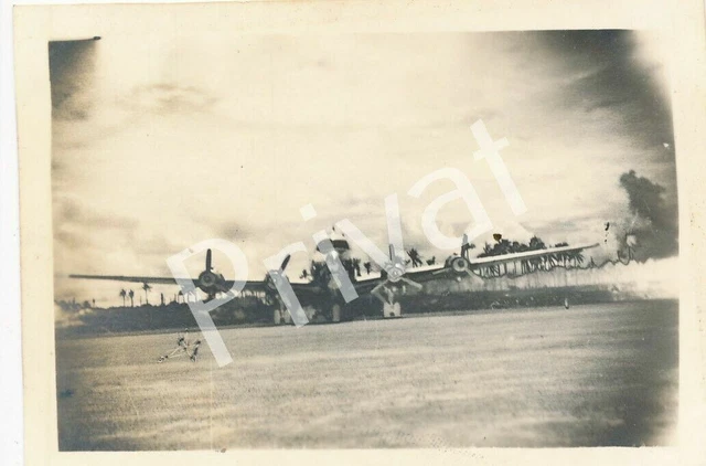 FOTO WK II Douglas C-54 Skymaster Airplane Flugzeug Admiralty Islands ...