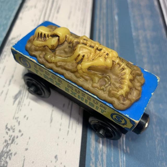 THOMAS THE TRAIN Wooden Railway Sodor Museum T-Rex Exhibit Fossil Car ...
