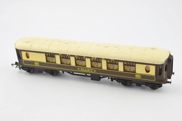 TRIANG R228 PULLMAN 'Mary' 1st Class Car Coach - Table detail at ...