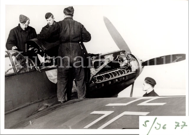 A130 FOTO WEHRMACHT Archiv Repro Luftwaffe Flugzeug Me109 JG77 Emblem ...