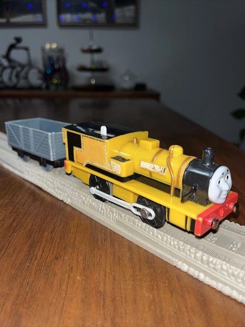 THOMAS & FRIENDS Trackmaster Duncan 2009 Motorized Engine Train + Car £ ...