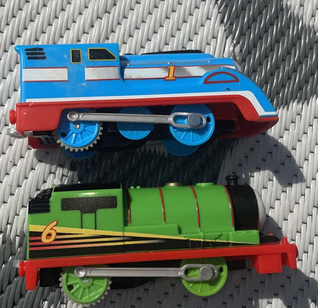 THOMAS TRACKMASTER MOTORIZED Streamline Thomas & Racing Percy ...