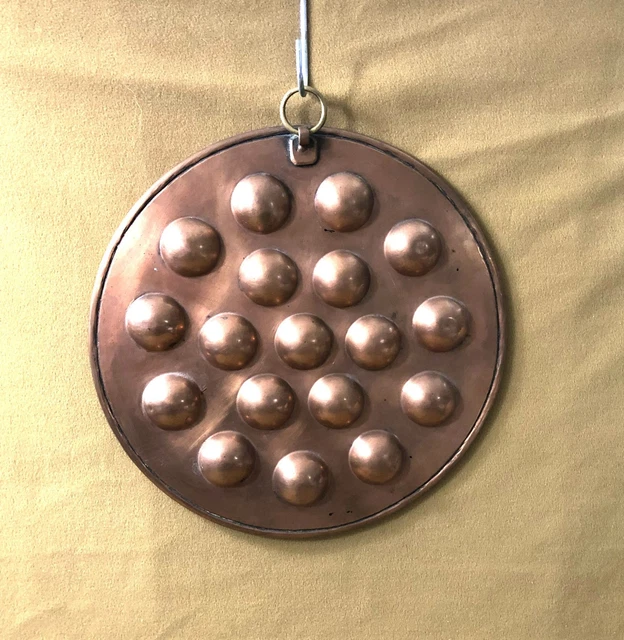 ANCIEN PLAT ROND / moule en cuivre étamé 26 cm ( fruits oeuf escargot ...