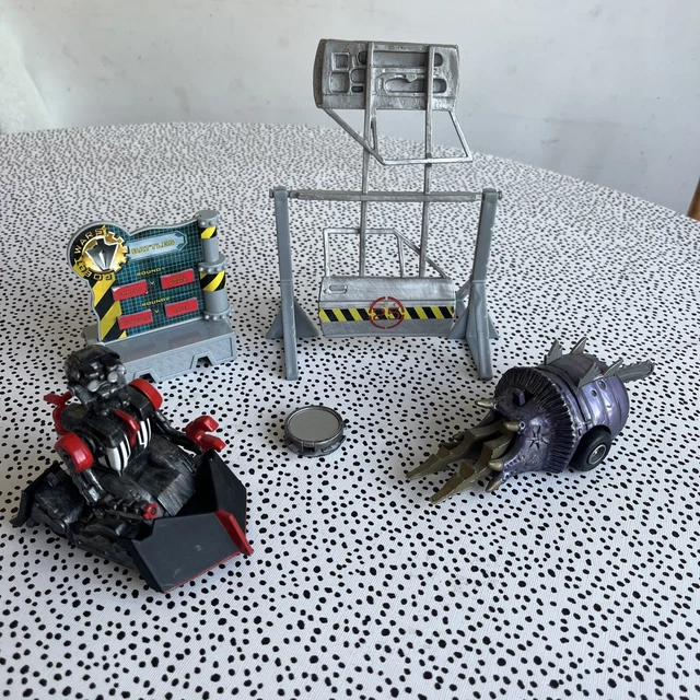 BBC ROBOT WARS Matilda And Refbot Battling Robots 1996 Pull Back Used £ ...