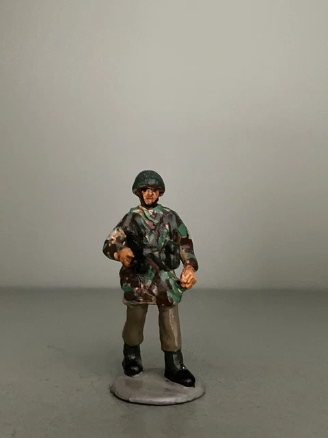 LEAD TOY SOLDIER. British Paratrooper WW2 with Thompson Sub Machine Gun ...