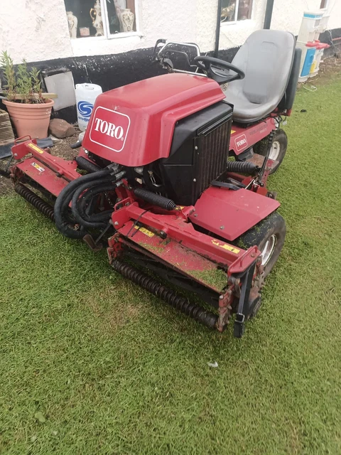 TORO 2000D REELMASTER ride on mower, cricket outfield/football pitch ...