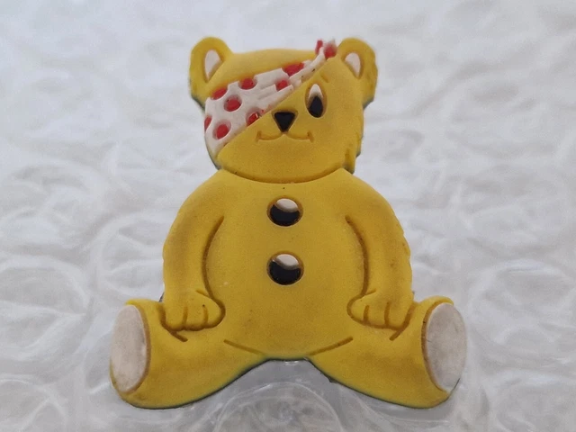 PUDSEY BEAR RUBBER Pin Badge BBC Children in Need Vintage Rare TV Bears ...