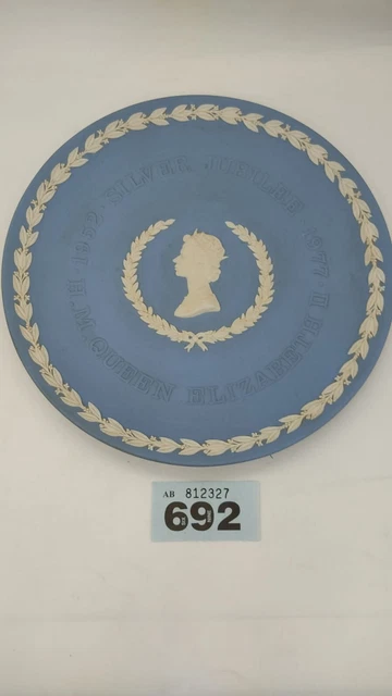 WEDGWOOD BLUE JASPERWARE Silver Jubilee Plate Queen Elizabeth II (1952-1977) £12.14 - PicClick UK