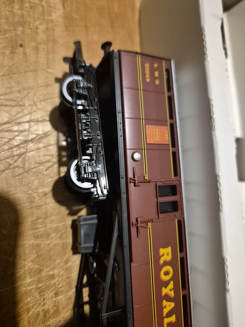 HORNBY LMS MAIL Coach £10.80 - PicClick UK