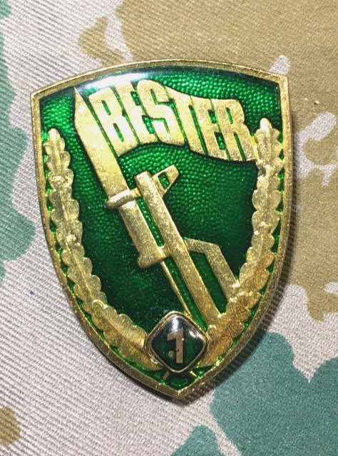 DDR NVA GRENZTRUPPEN MfS Stasi Bester Stufe 1 Grüner Hintergrund Orden ...