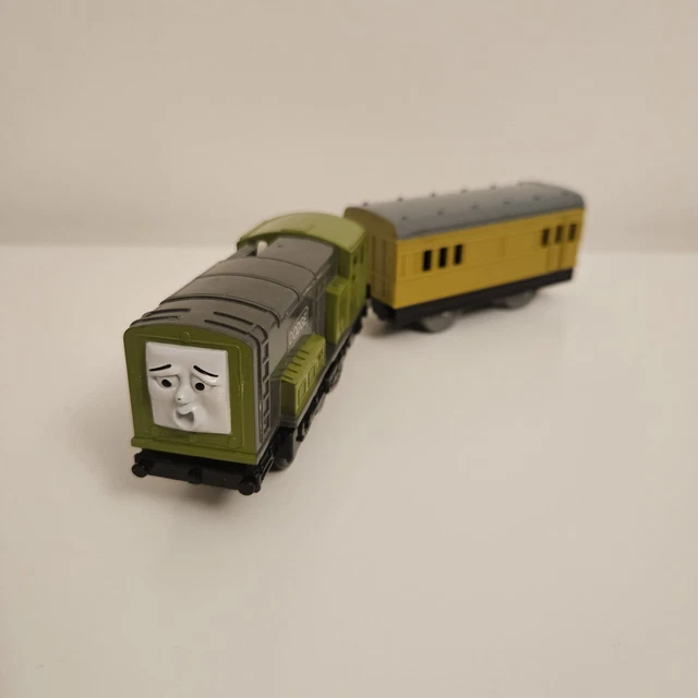 TOMY TRACKMASTER THOMAS The Tank Engine Battery Train Dodge and Coach ...