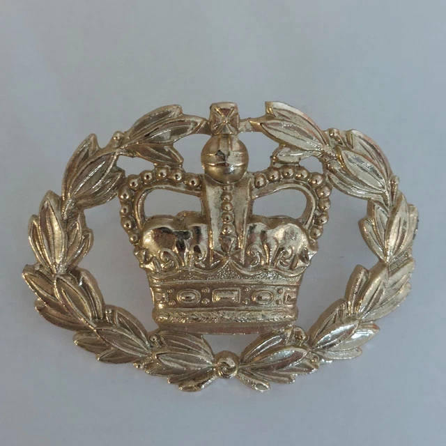BRITISH ARMY METAL Rank Badge WO2 Crown in Wreath - Staybrite £3.95 ...