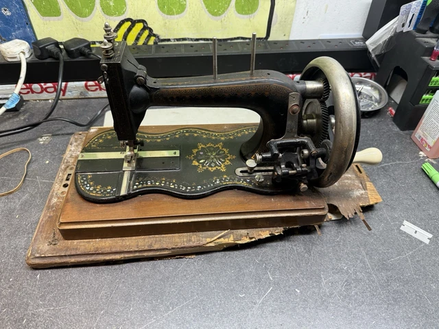 VINTAGE RETRO ANTIQUE Singer Fiddle Base Hand Crank Sewing Machine S/N ...