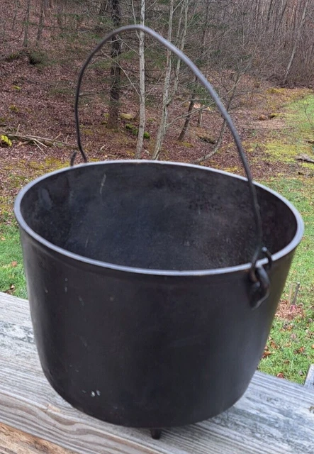 ANTIQUE CAST IRON No. 8/44 Cowboy Campfire Gate Mark 3 Legged Kettle ...