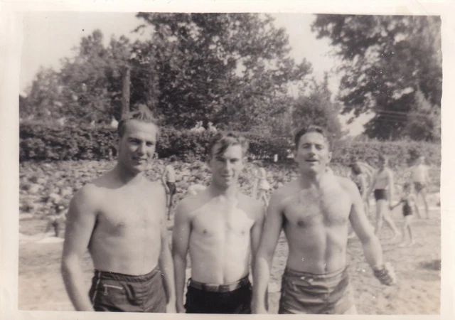 ORIGINAL PHOTO ARMORED SCHOOL SHIRTLESS TANK DRIVERS SWIMMING 1943 Fort ...