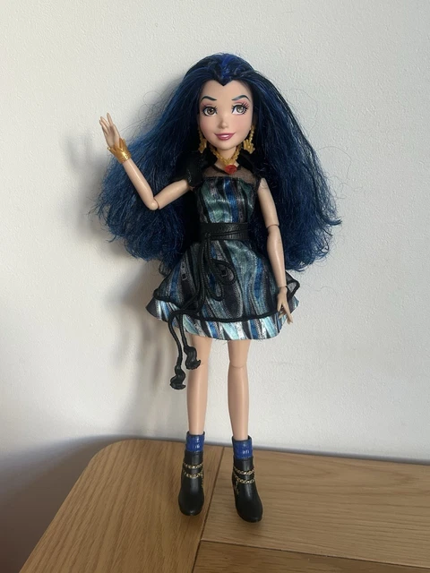 DISNEY DESCENDANTS SIGNATURE Isle of the Lost Evie Doll + Accessories £ ...