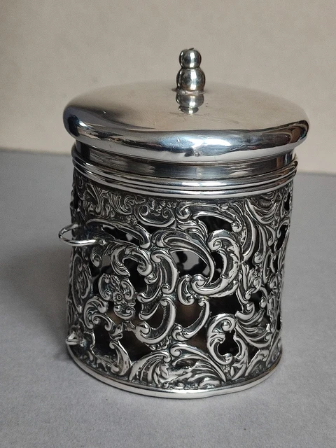 MONTURE DE MOUTARDIER avec couvercle en argent repoussé, Birmingham ...