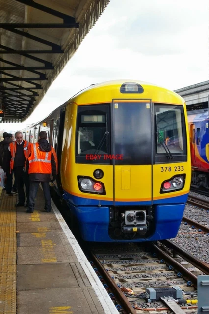 PHOTO LONDON Overground Class 378 378233 After Arrival At Clapham ...