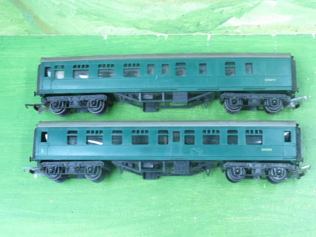 2 X TRIANG Southern green coaches composite S15034 & brake S34245 £12. ...