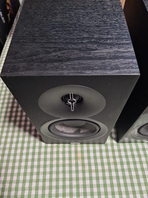 ELAC DEBUT 3.0 DB53-BK Black Ash Bookshelf Speakers DAMAGED HOUSING. £ ...