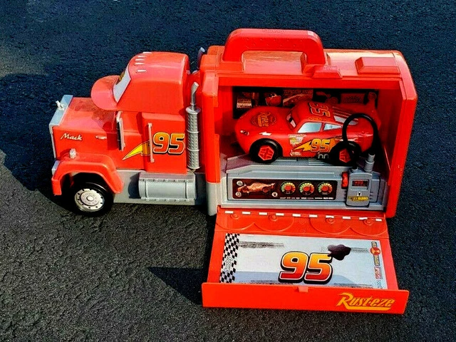 DISNEY PIXAR CARS MACK HAULER WITH LIGHTNING MCQUEEN by Smoby (France ...