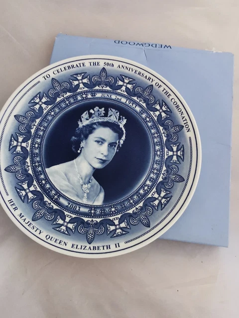 DAILY MAIL WEDGWOOD Queen Elizabeth and Queen Mother Collectors Plates ...