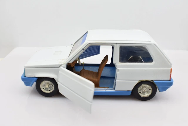 MINIATURE RALLY AUTO 1:24 Fiat panda 45 Burago diecast Modélisme De ...