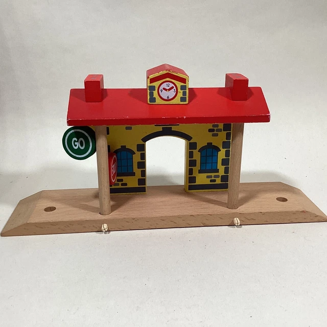 ELC BUS STOP Platform Wooden Train Track Thomas The Tank Engine ...