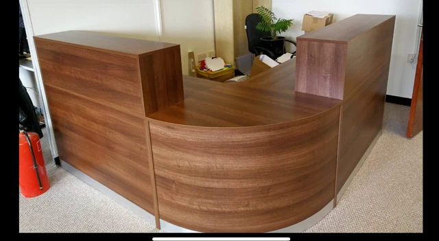 WALNUT RECEPTION DESK Counter Curved Reception Curved Corner Office ...