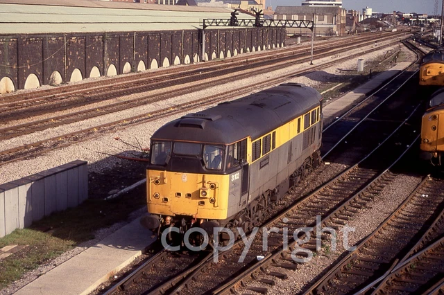 ORIGINAL 35MM DIESEL Railway Slide 31102 Cardiff Canton 1993 £1.25 ...
