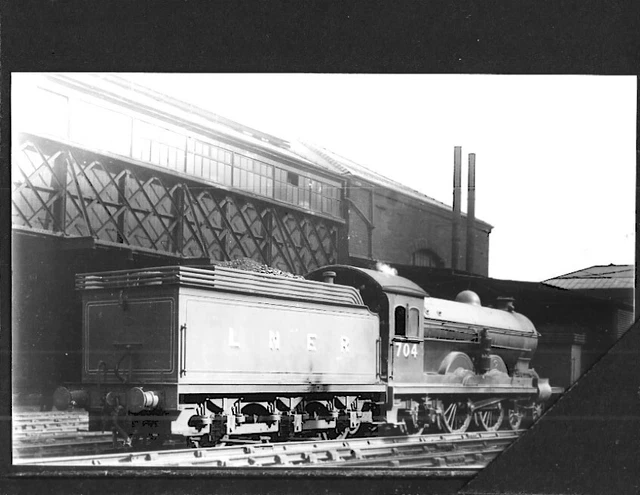 LNER - C6 Class 4-4-2 - No. 704 @ Gateshead - 1934 - Vintage Image ...